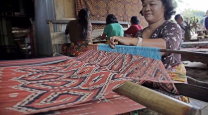 Traditional Weaving - Todi Shop | Traditional Weaving & Toraja Souvenir