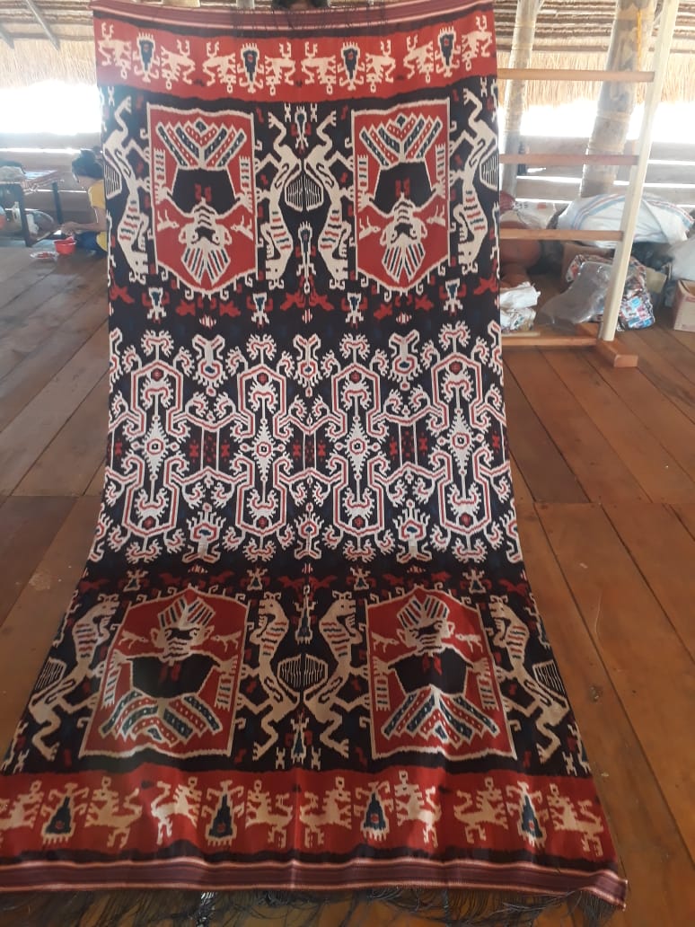 Sumba Ikat Weaving - Hinggi Kombu Rende with Horse & Human Motif | Todi ...