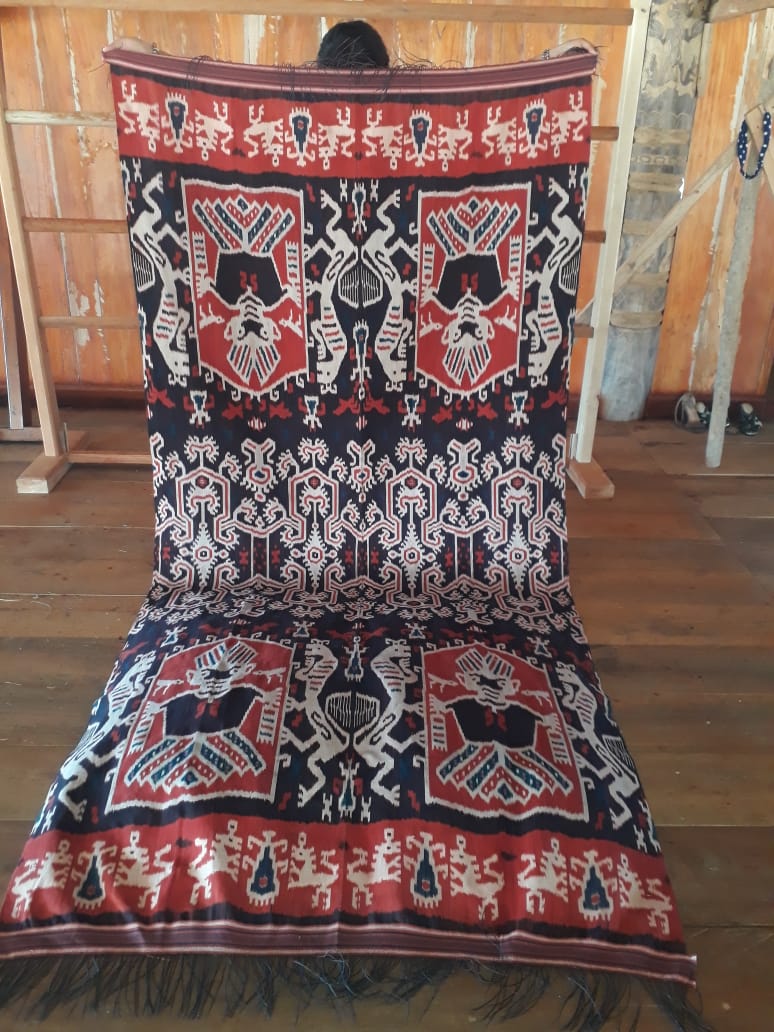 Sumba Ikat Weaving - Hinggi Kombu Rende with Horse & Human Motif | Todi ...